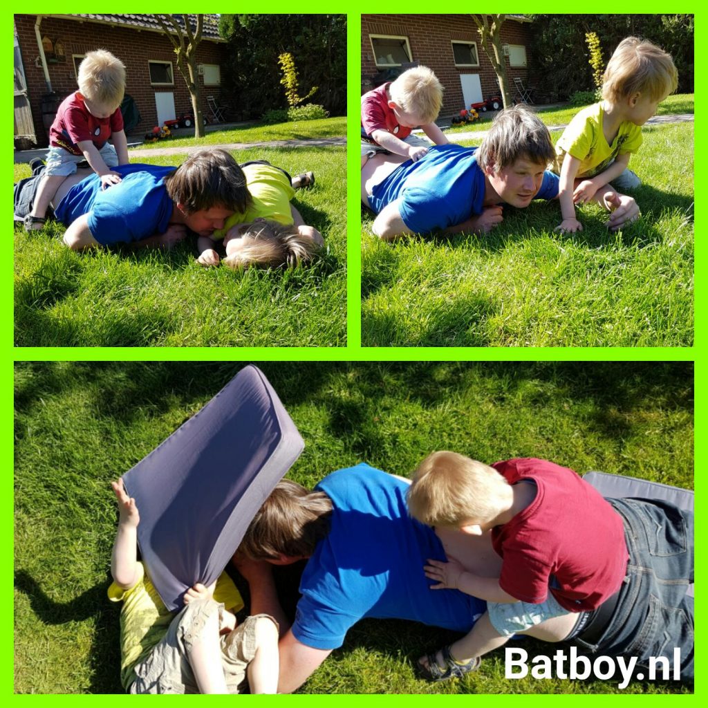 Stoeien met je kinderen | Jongens houden van wild spelen | Batboy
